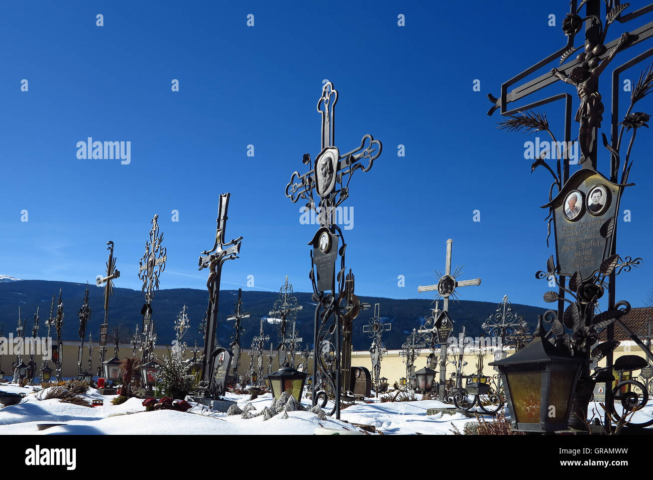 Dead mountaineers hi-res stock photography and images - Alamy