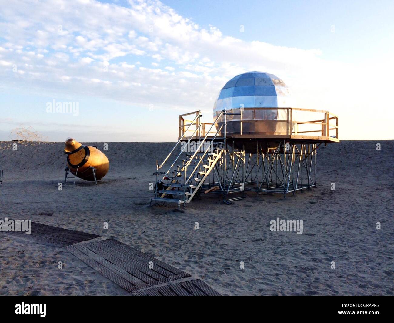 Spherical structure hi-res stock photography and images - Alamy