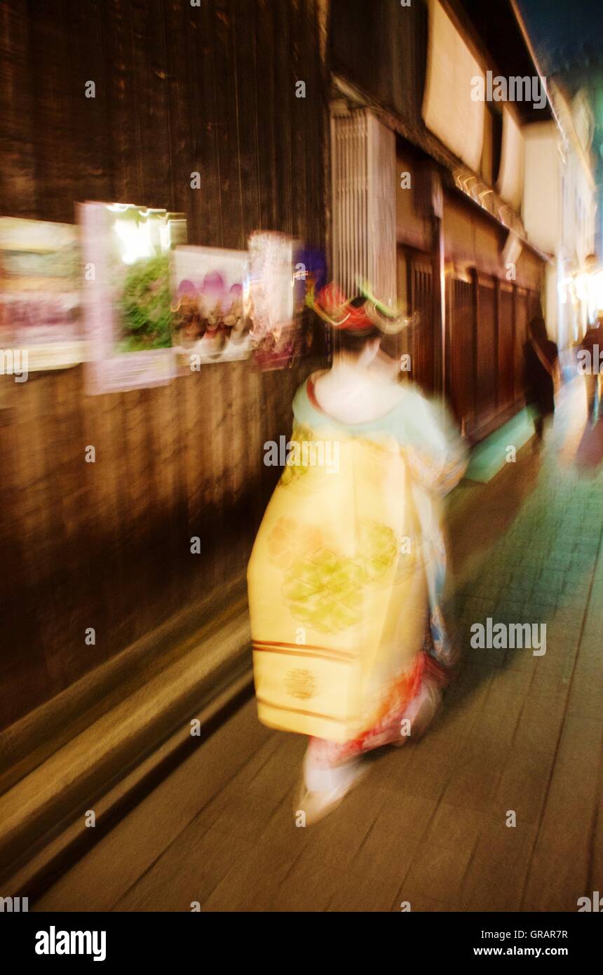 Geisha rear view hi-res stock photography and images - Alamy