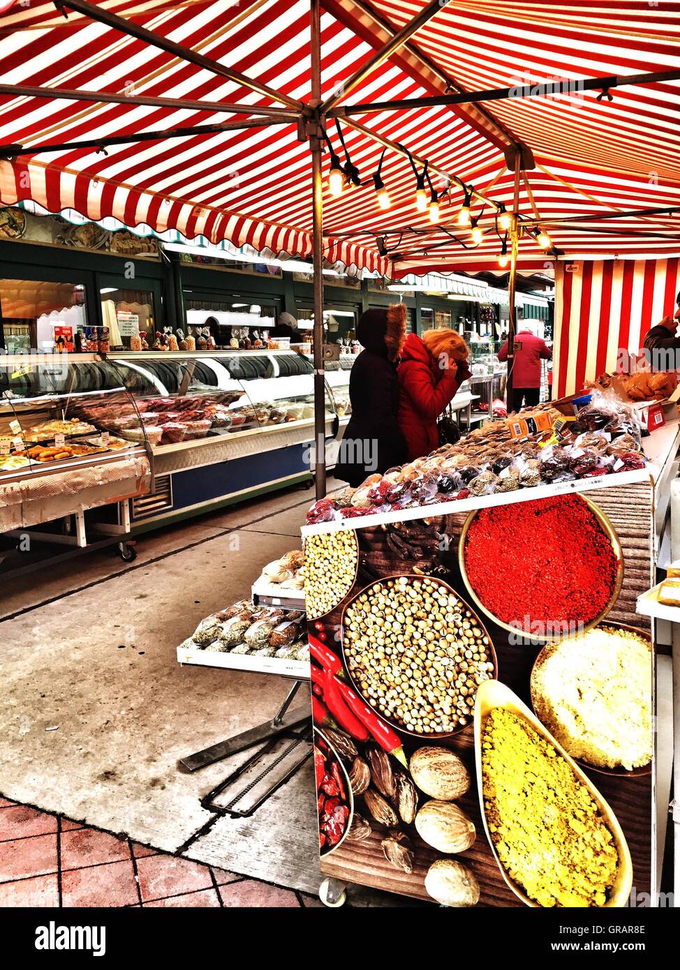 Red and white striped market stalls hi-res stock photography and images ...