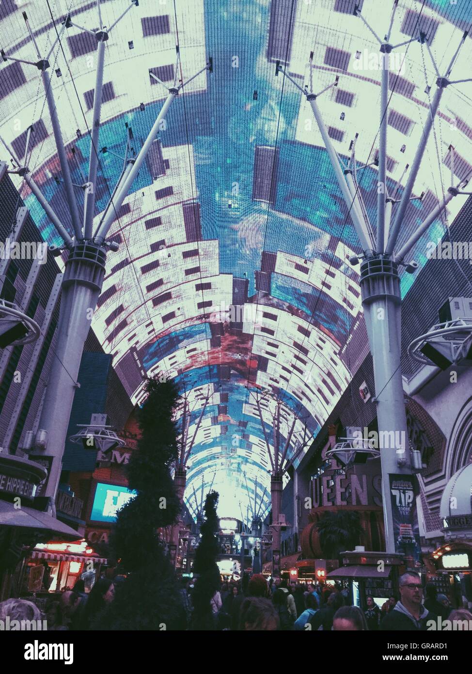 People walking street in vegas hi-res stock photography and images - Alamy