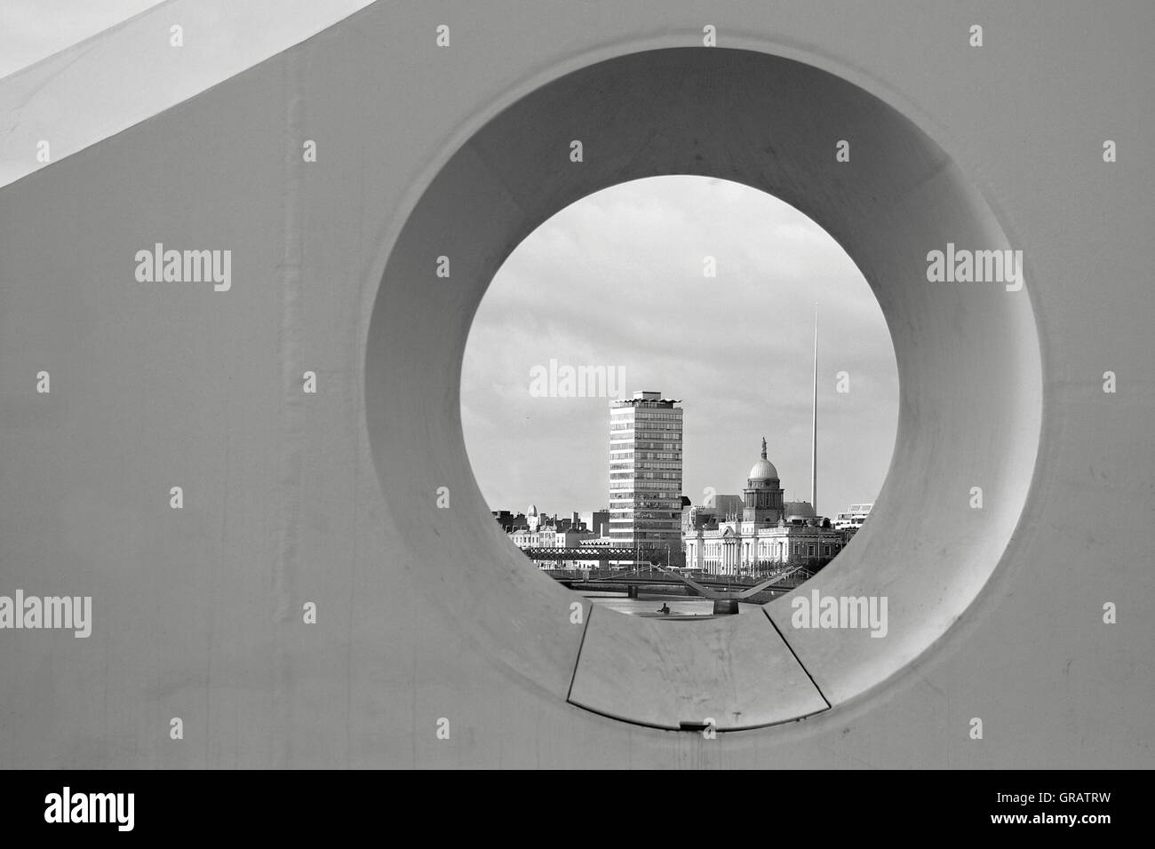 Modern circular window hi-res stock photography and images - Alamy