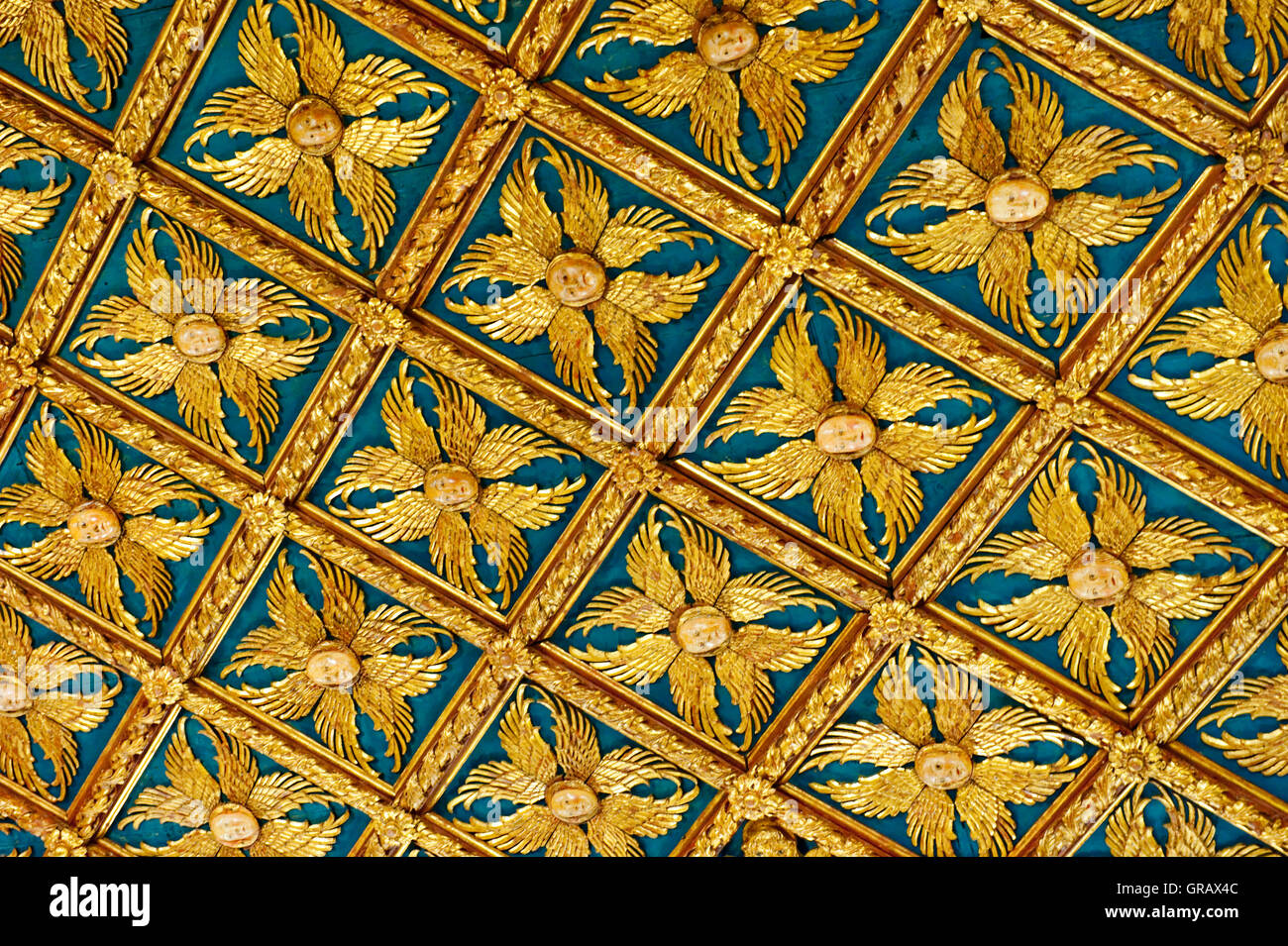 Gold floral pattern hi-res stock photography and images - Alamy