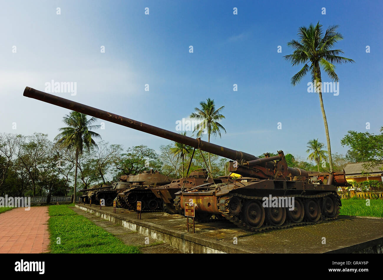 Armored tank hi-res stock photography and images - Alamy
