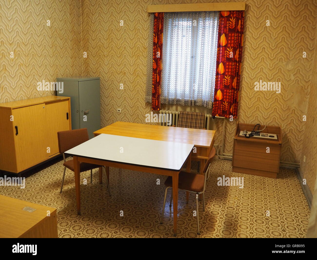 Cabinet tables hi-res stock photography and images - Alamy