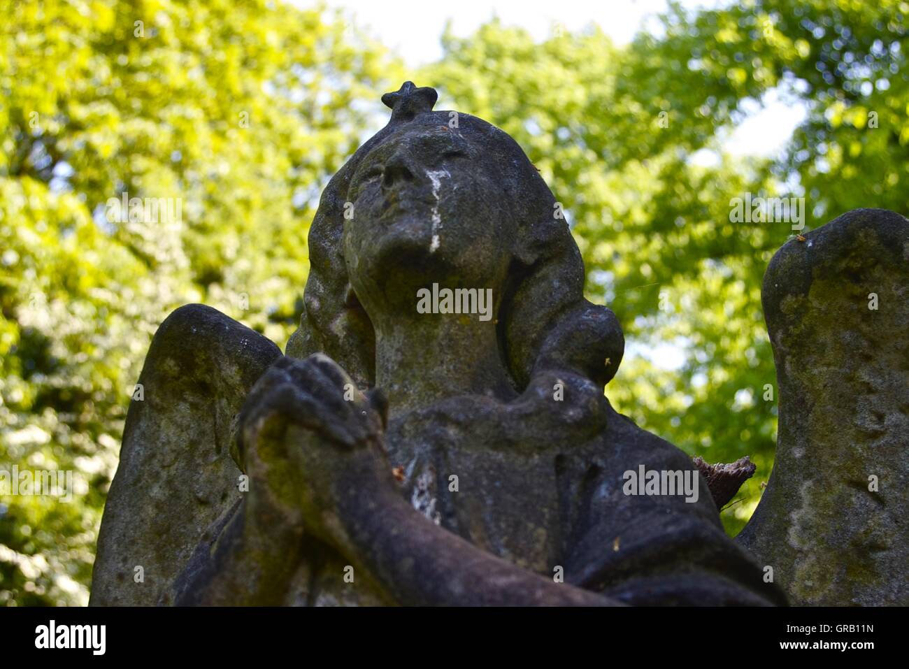 Old angel hi-res stock photography and images - Alamy