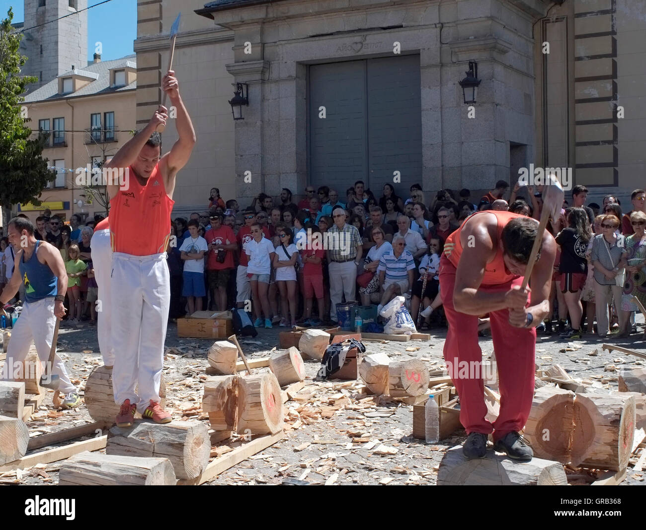 Wood chopping competition hi-res stock photography and images - Alamy