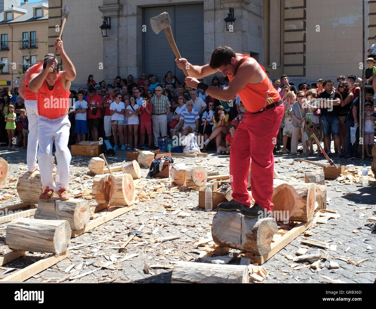 Wood chopping competition hi-res stock photography and images - Alamy