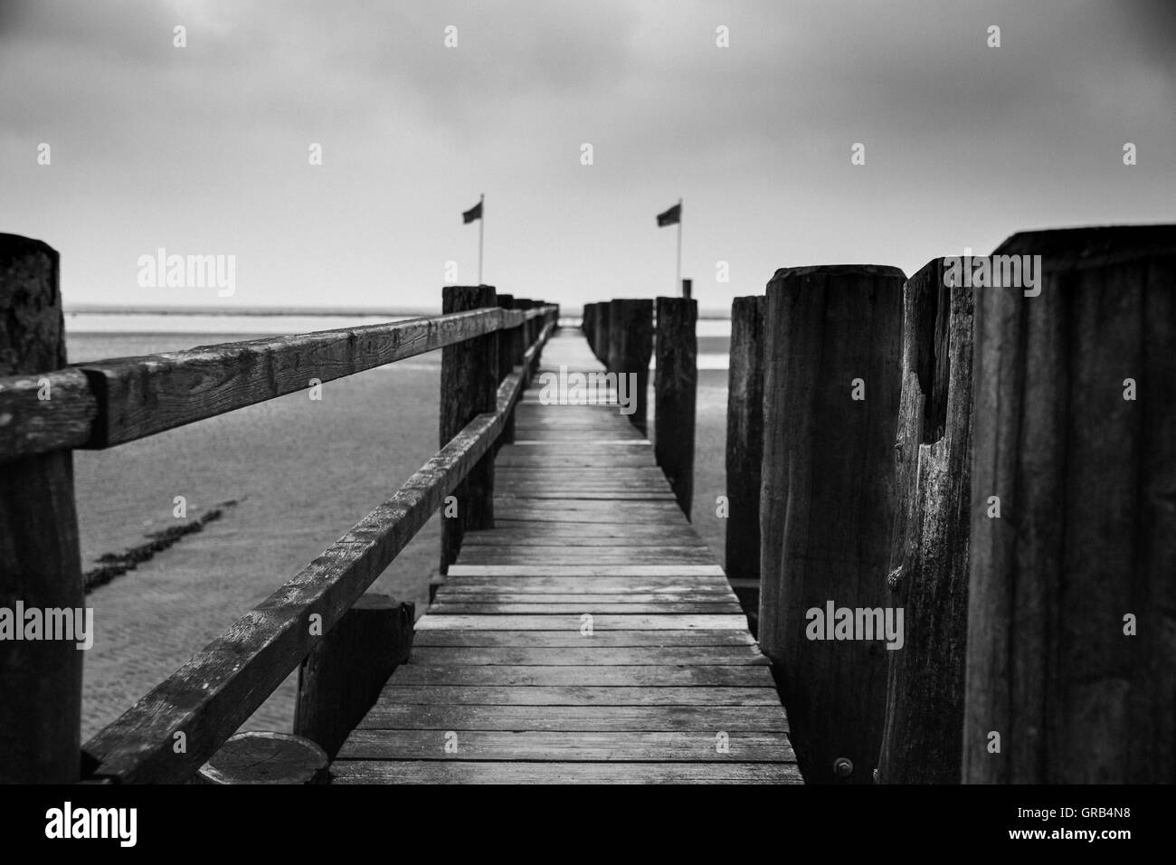 Dock bridges hi-res stock photography and images - Alamy