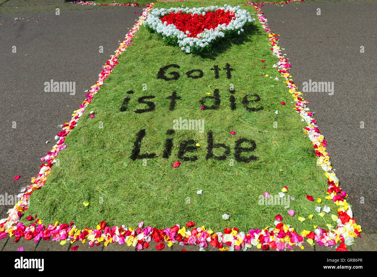 Altar carpet hi-res stock photography and images - Alamy