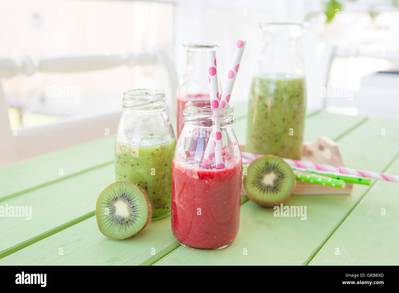 Kiwi fruit rot hi-res stock photography and images - Alamy