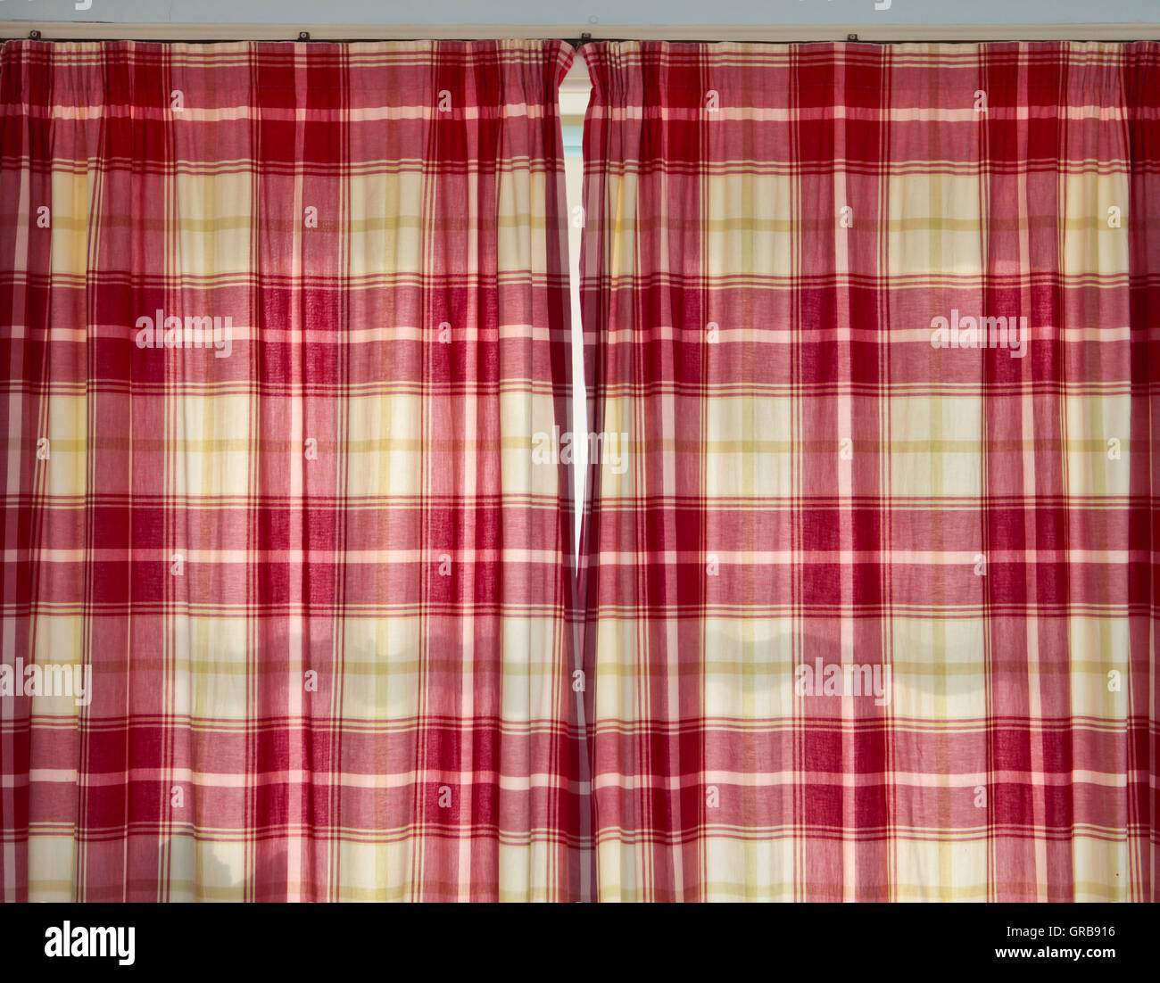 Shut curtains hi-res stock photography and images - Alamy