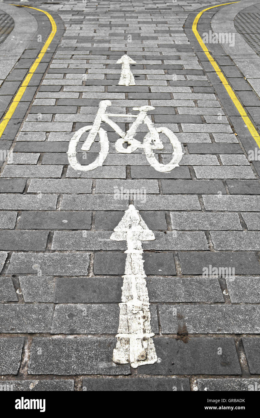 Cycle track mark hi-res stock photography and images - Alamy
