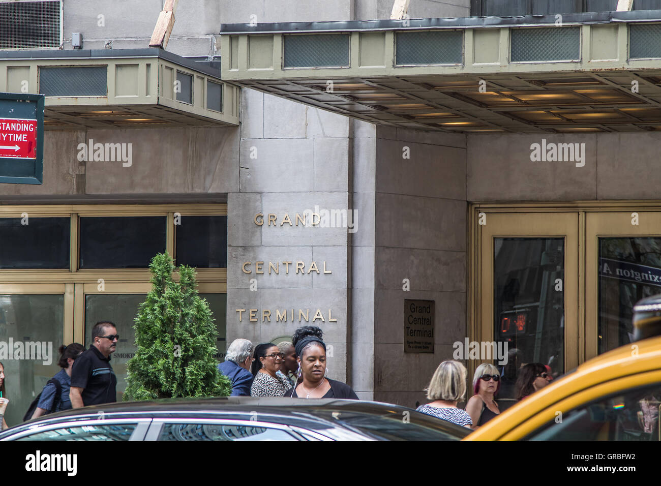 Entrance people doors hi-res stock photography and images - Alamy