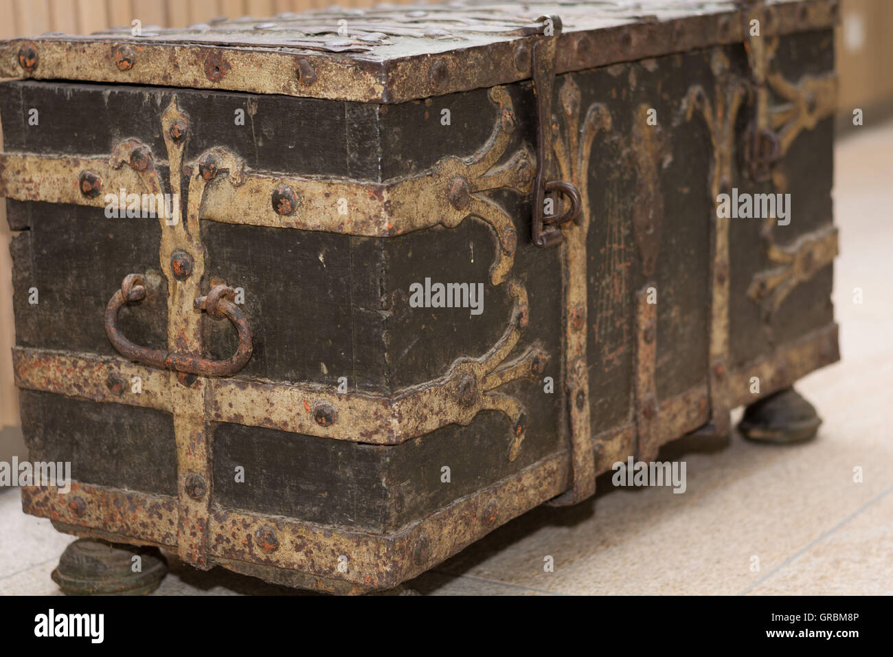 Old Wooden Chest Stock Photo - Alamy