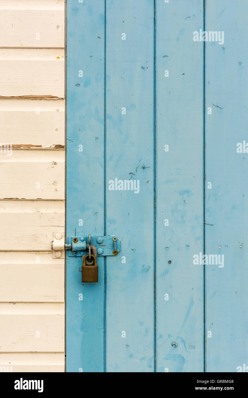 Lock on beach hut door hi-res stock photography and images - Alamy
