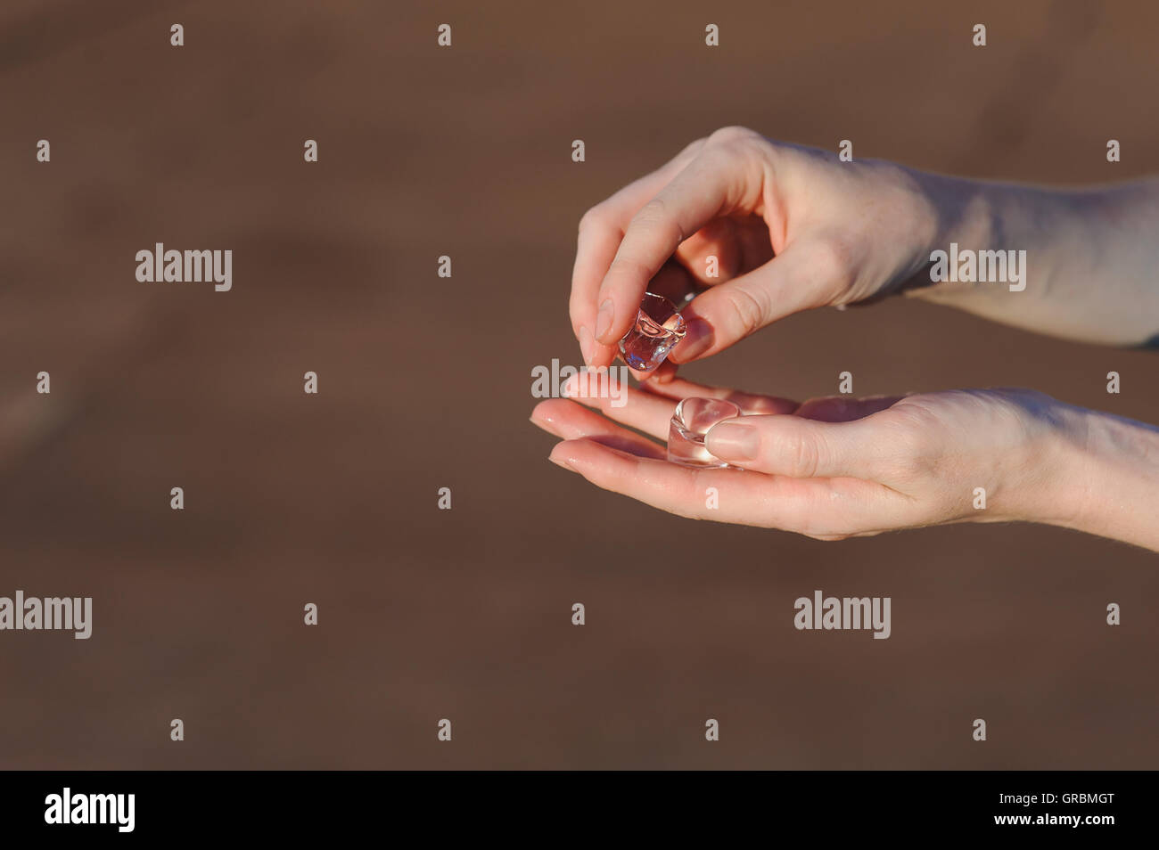 Melting ice cube hand hi-res stock photography and images - Alamy