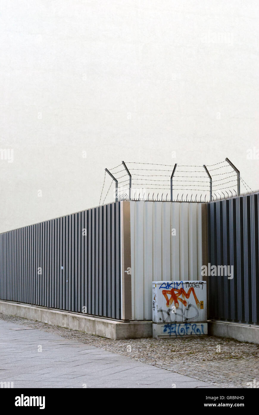 Fence With Barbed Wire On Top Stock Photo - Alamy