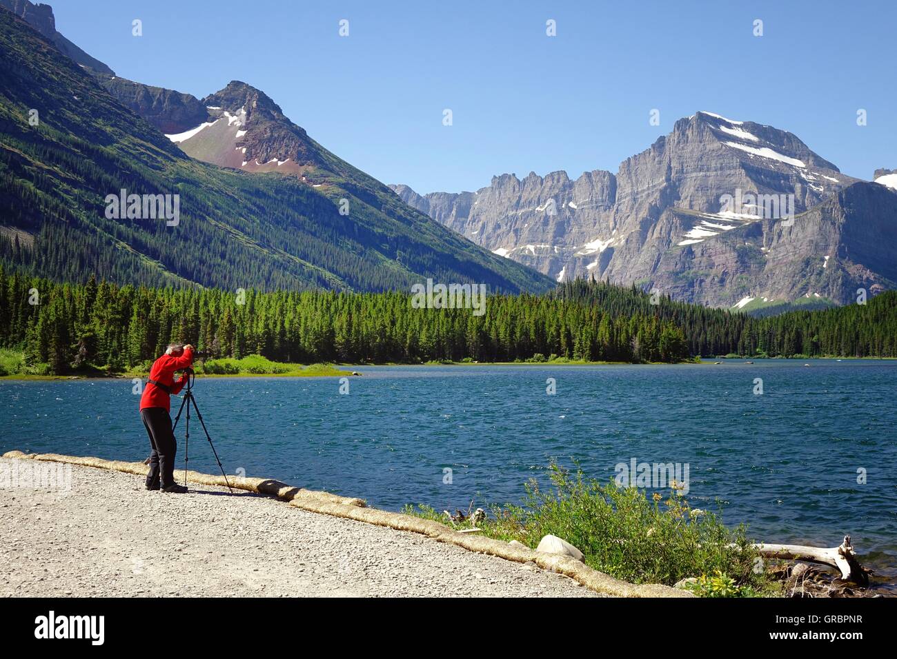 Photographer captures the scene at Swiftcurrent Lake, Many Glacier area ...