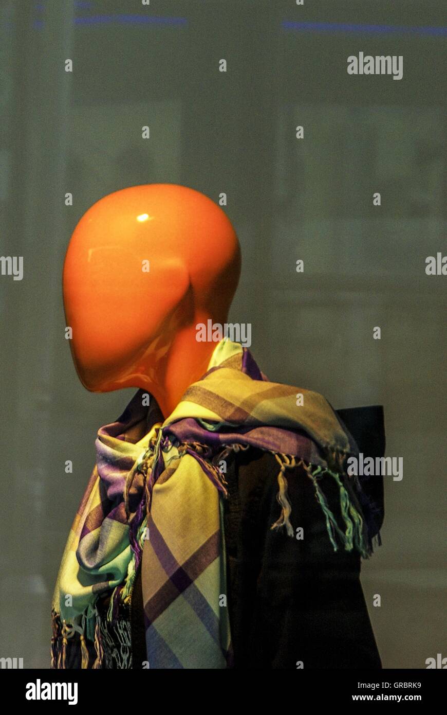 Mannequin display case hi-res stock photography and images - Alamy