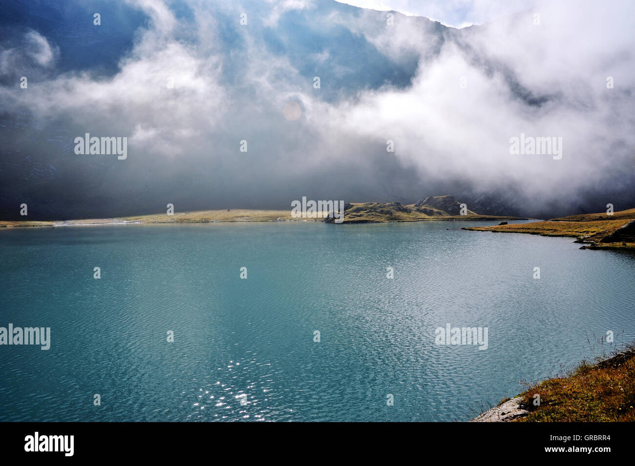 Last mountain lake hi-res stock photography and images - Alamy