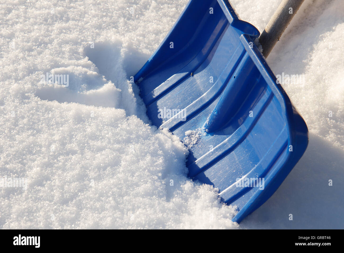 Blue snow shovel hi-res stock photography and images - Alamy