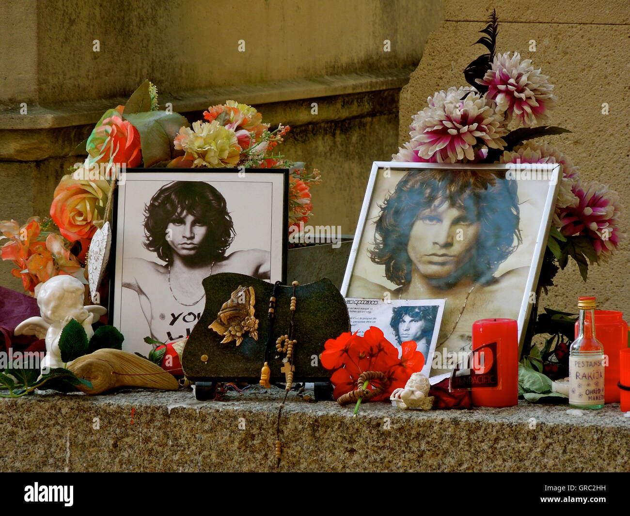 Jim Morrison S Tomb In Paris Stock Photo - Alamy