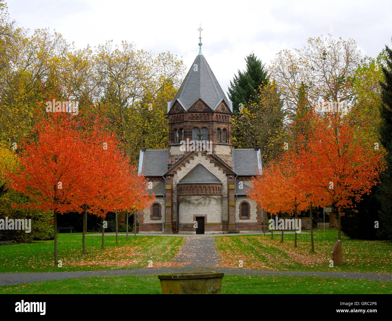 Chapel in the trees hi-res stock photography and images - Alamy
