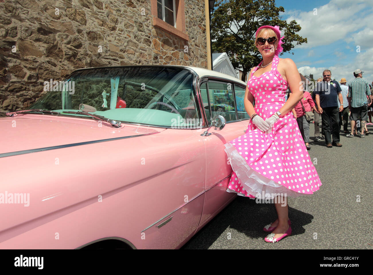 Festival Golden Oldies In Wettenberg Woman In Contemporary Dress Poses ...