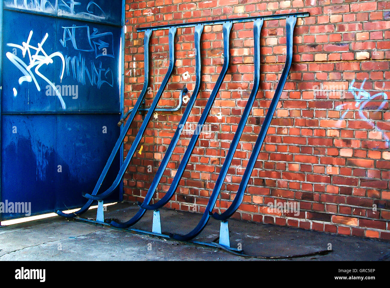 Bike racks hi-res stock photography and images - Alamy