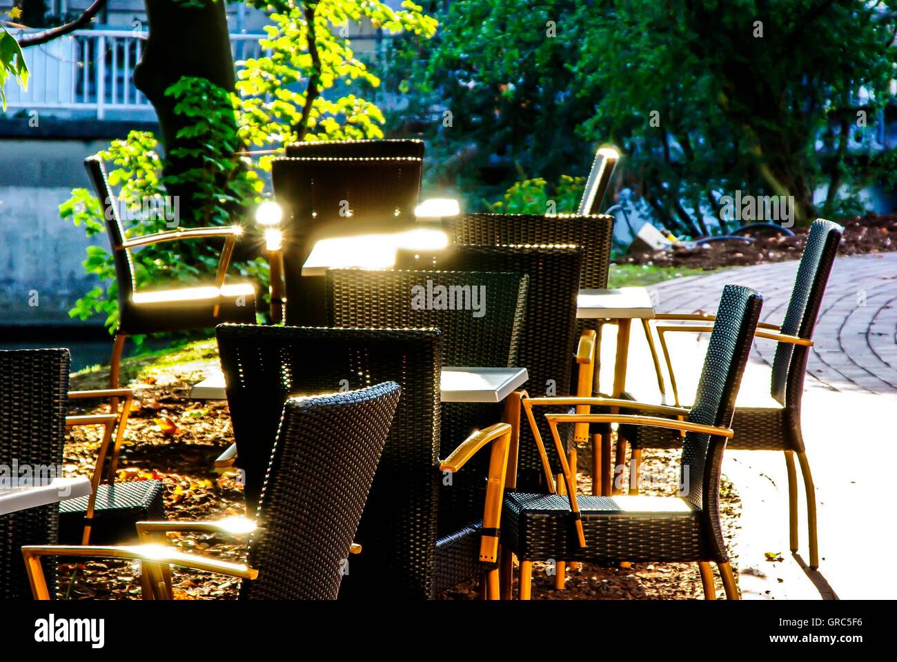 Shared table cafe hi-res stock photography and images - Alamy