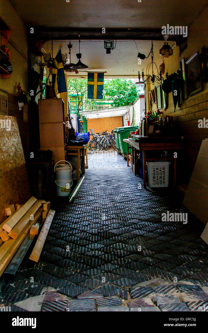 Backyard structures hi-res stock photography and images - Alamy
