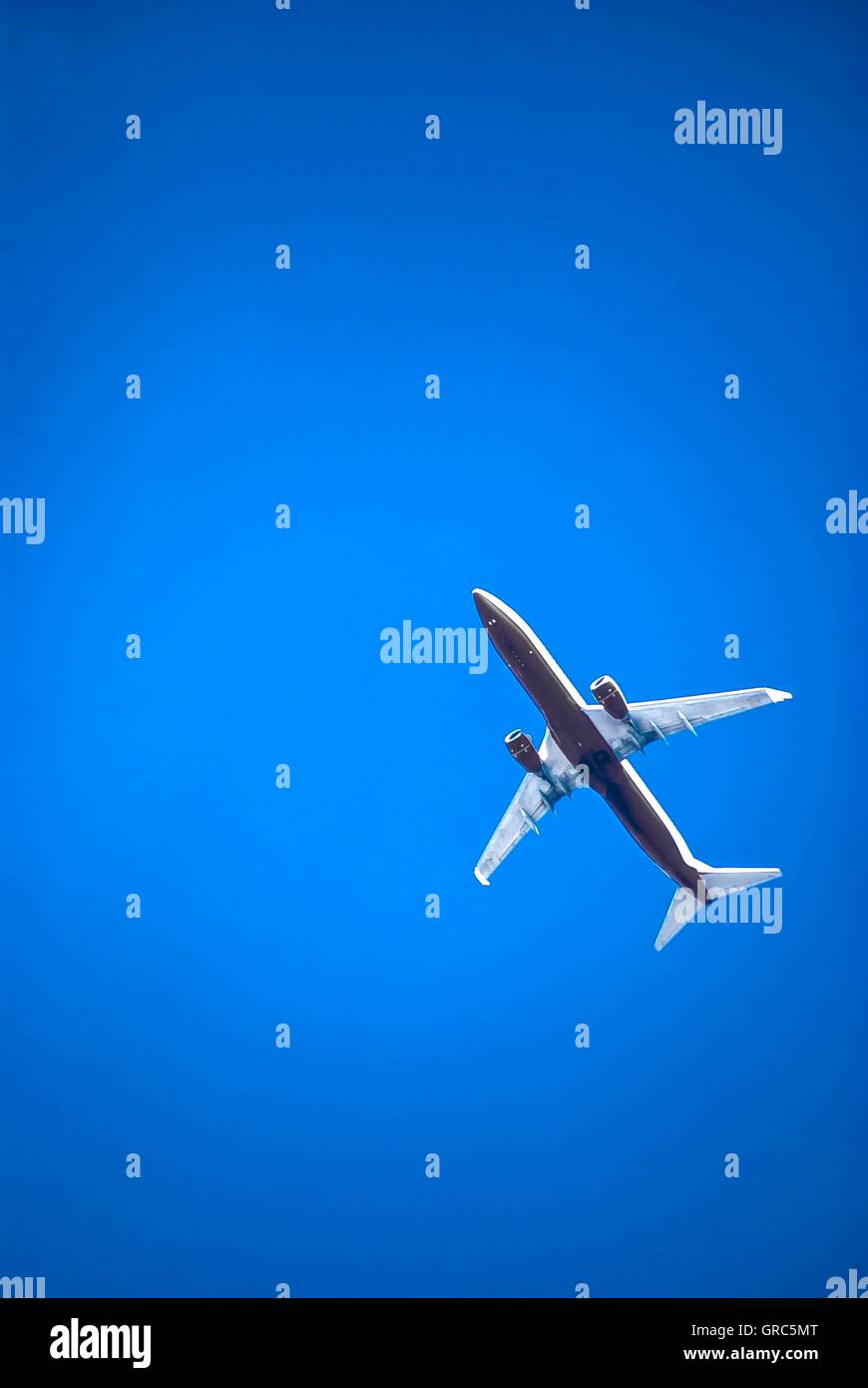 Long distance aircraft hi-res stock photography and images - Alamy