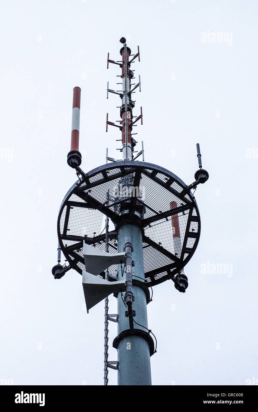 Flight radar airplane building hi-res stock photography and images - Alamy