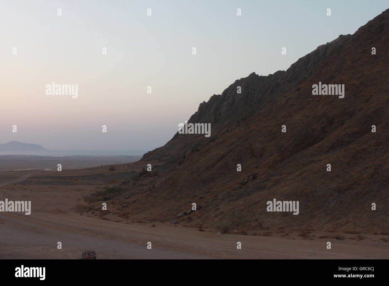 Landscape of the Egyptian Desert Stock Photo - Alamy