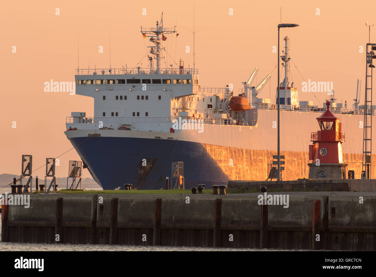 Car Ferry On The Western Pier Stock Photo - Alamy