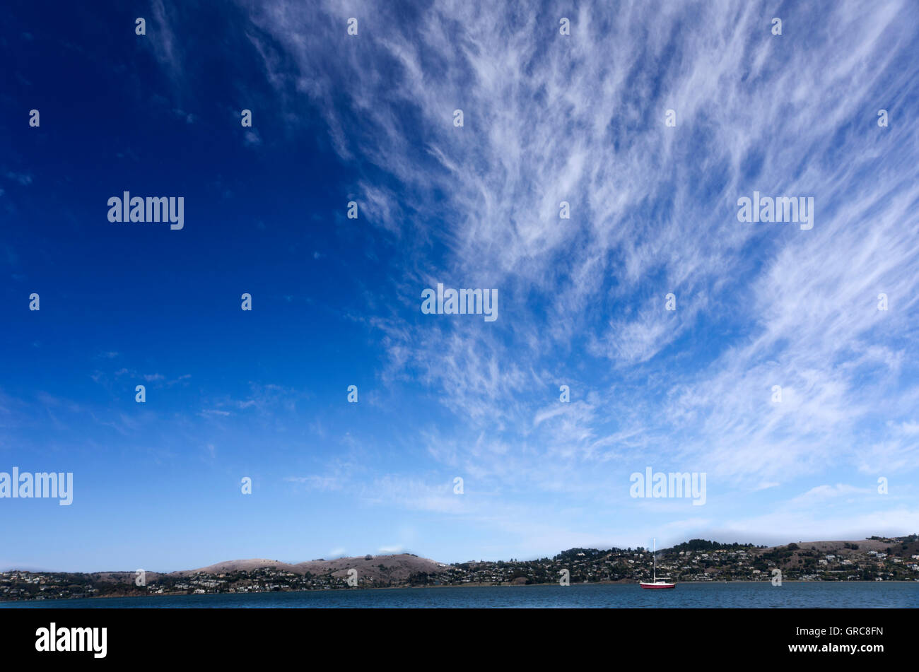 Sirius cloud formation in blue sky over land Stock Photo - Alamy
