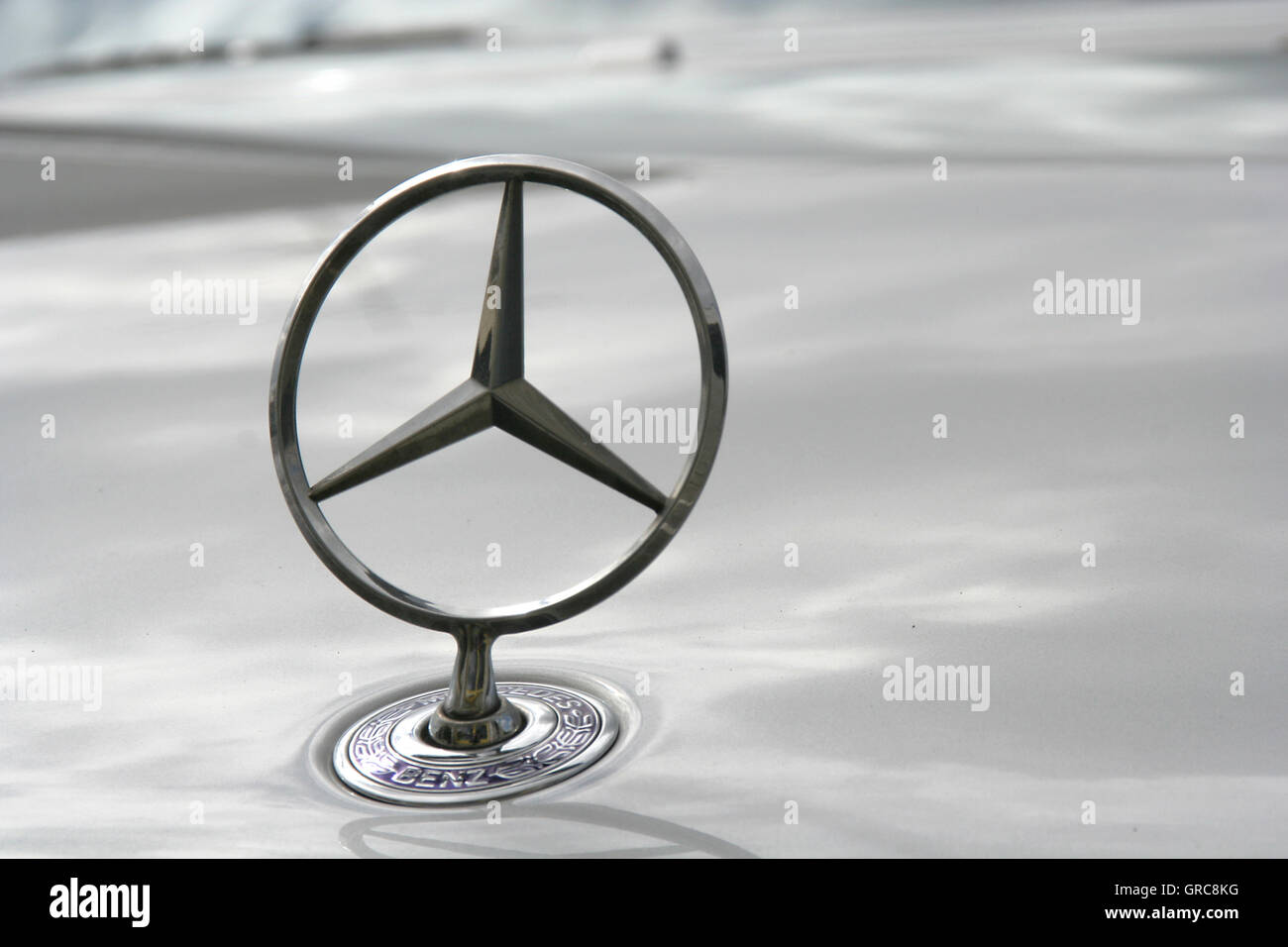 Logotype Mercedes Star Stock Photo - Alamy