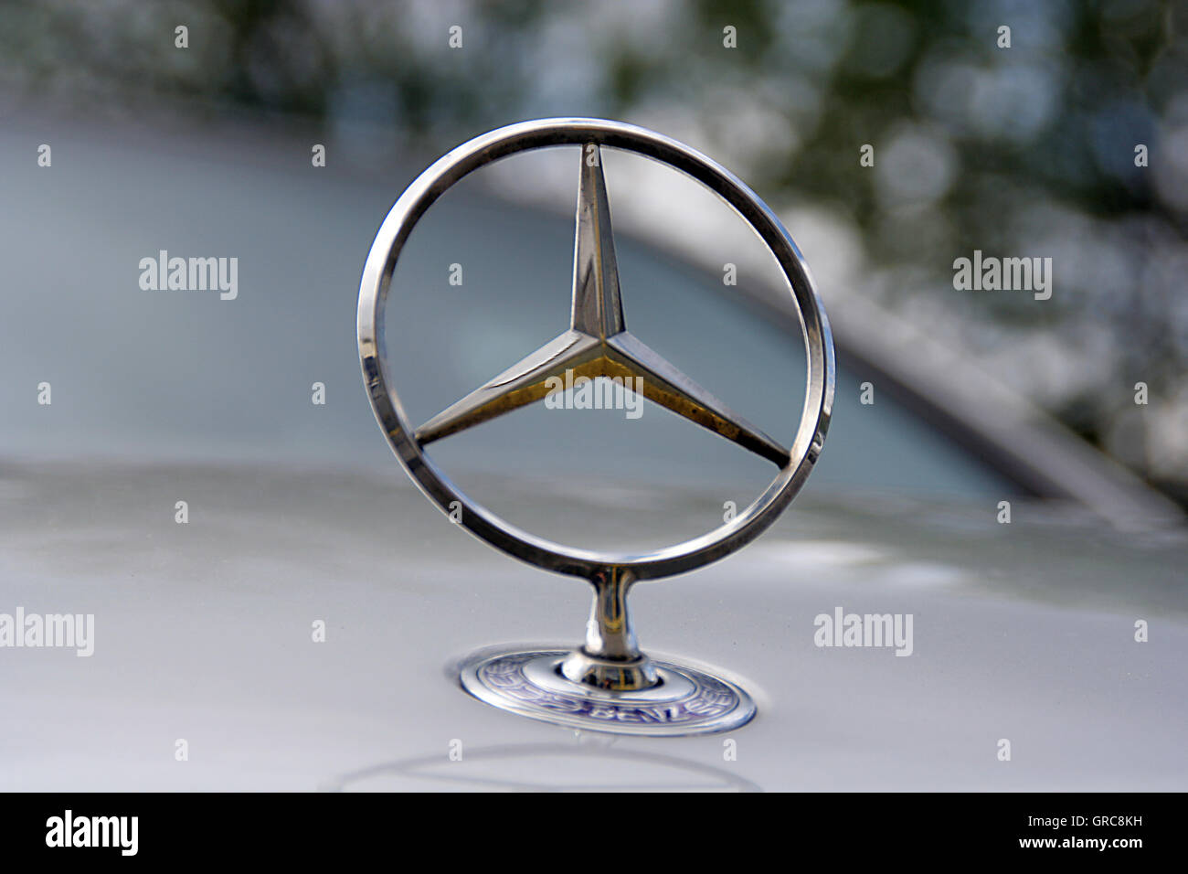 Logotype Mercedes Star Stock Photo - Alamy