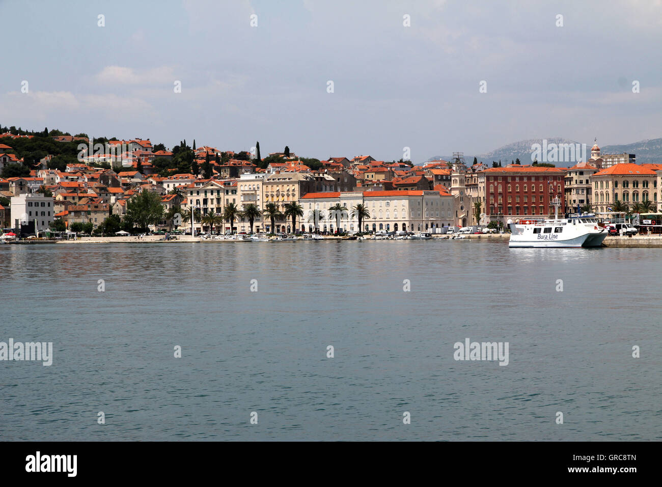 Split in the road hi-res stock photography and images - Alamy