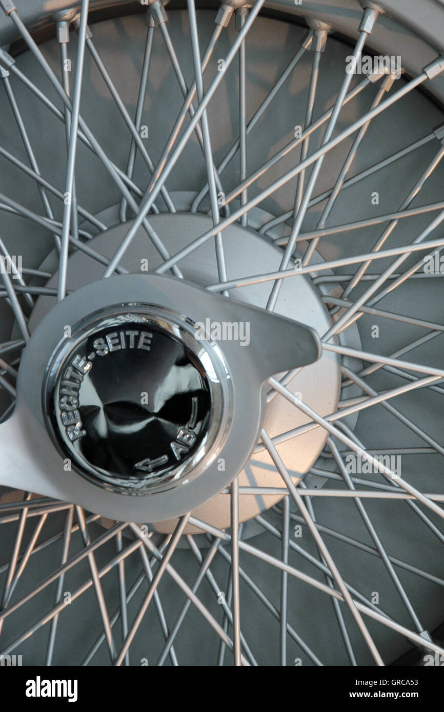 Wire wheel hi-res stock photography and images - Alamy