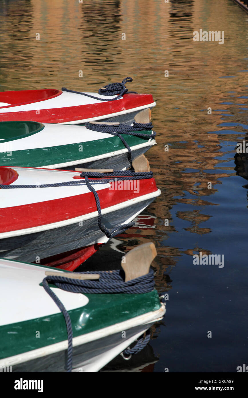 Rowboat waves hi-res stock photography and images - Alamy