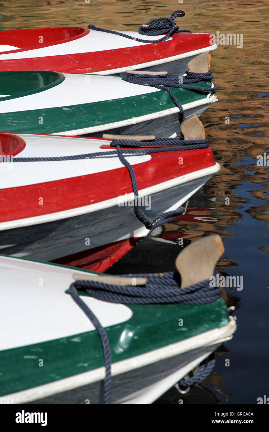 Rowboat waves hi-res stock photography and images - Alamy