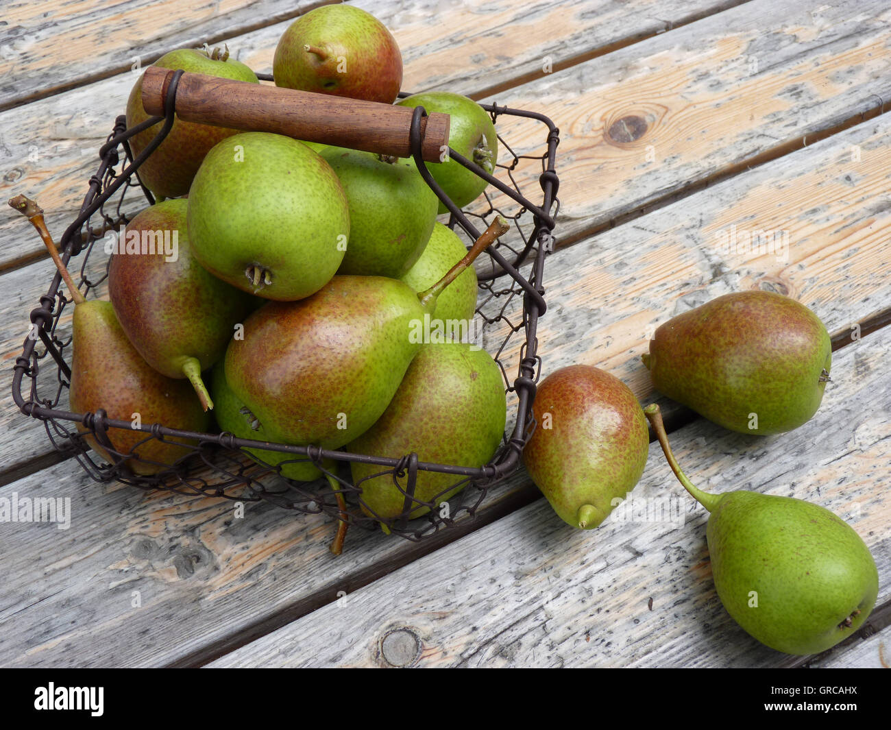 Pears In A Wire Basket Stock Photo - Alamy
