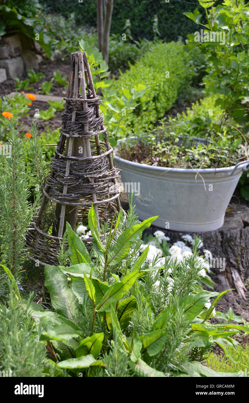 Garden, Garden Idyll In Spring Stock Photo - Alamy