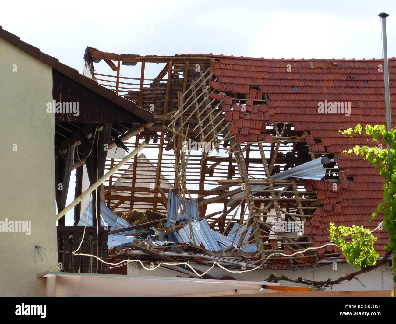 Destroyed roof hi-res stock photography and images - Alamy