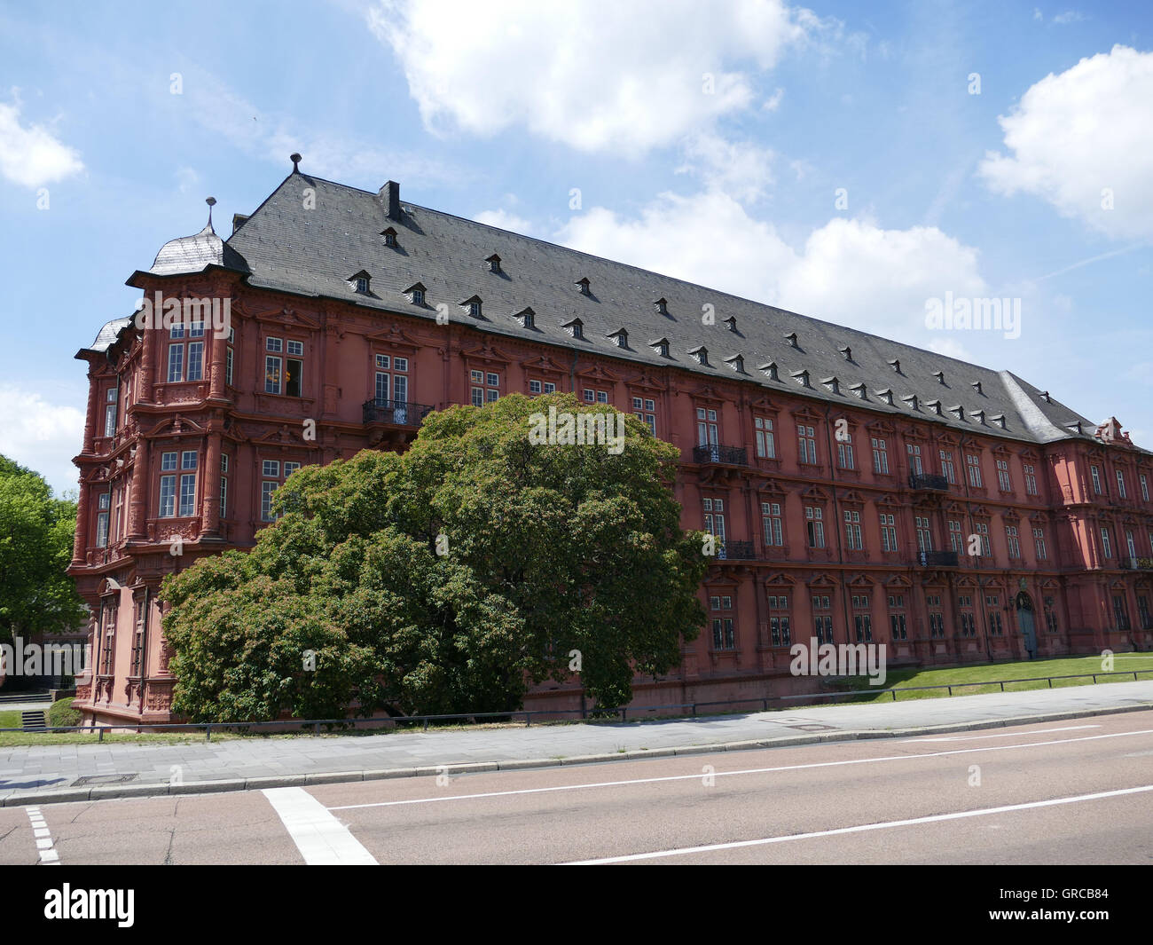 Castles in rhineland palatinate hi-res stock photography and images - Alamy