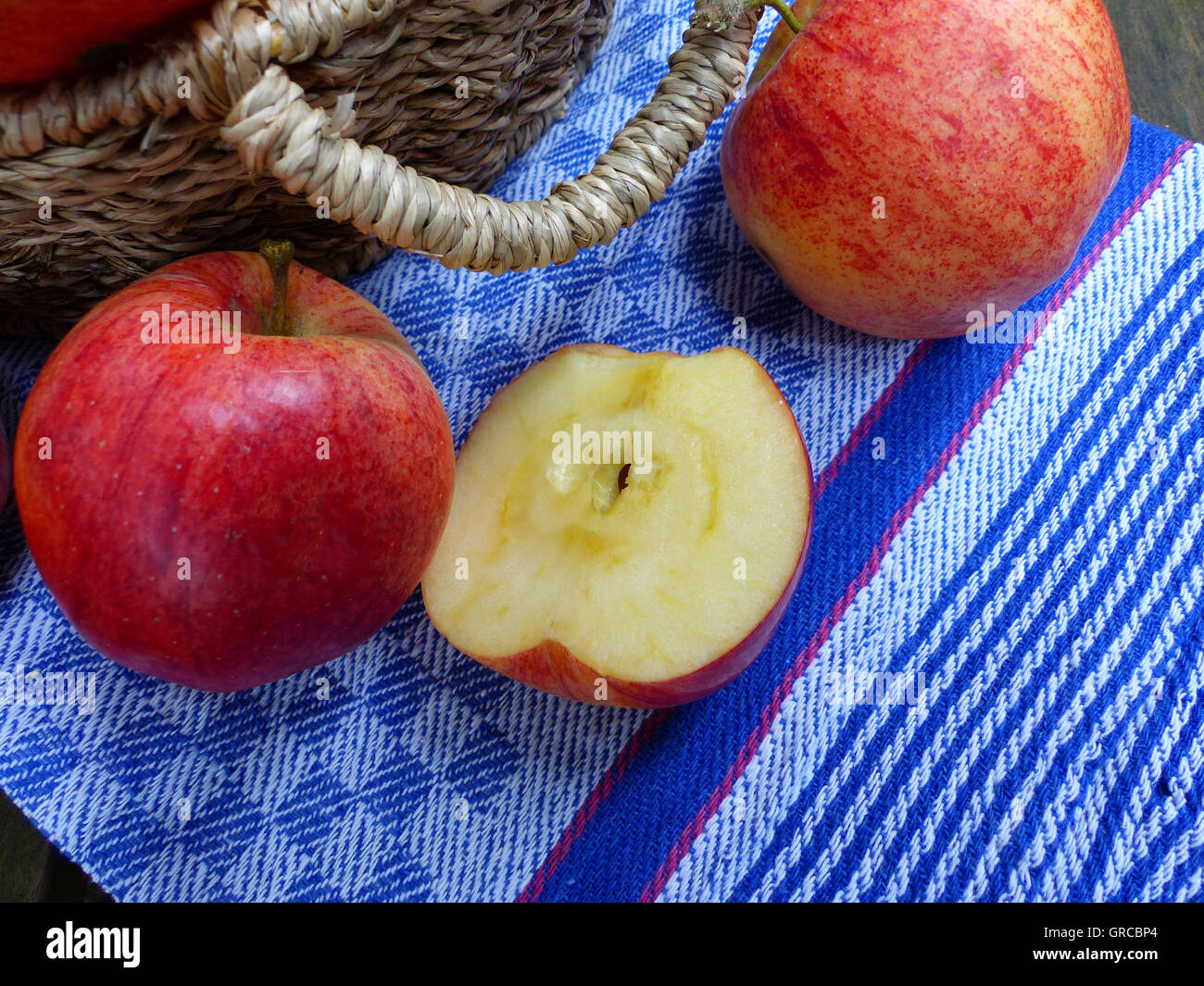 Crunchy apples hi-res stock photography and images - Alamy