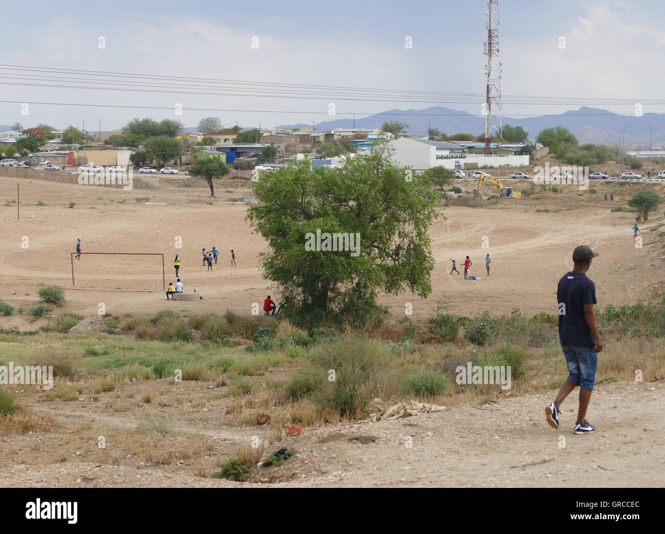 African kids playing soccer hi-res stock photography and images - Alamy