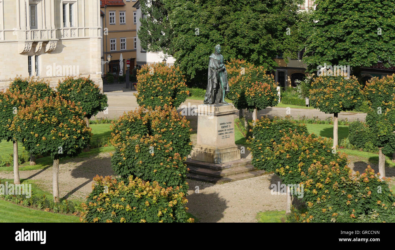 Schlossplatz with duke ernst monument in hi-res stock photography and ...